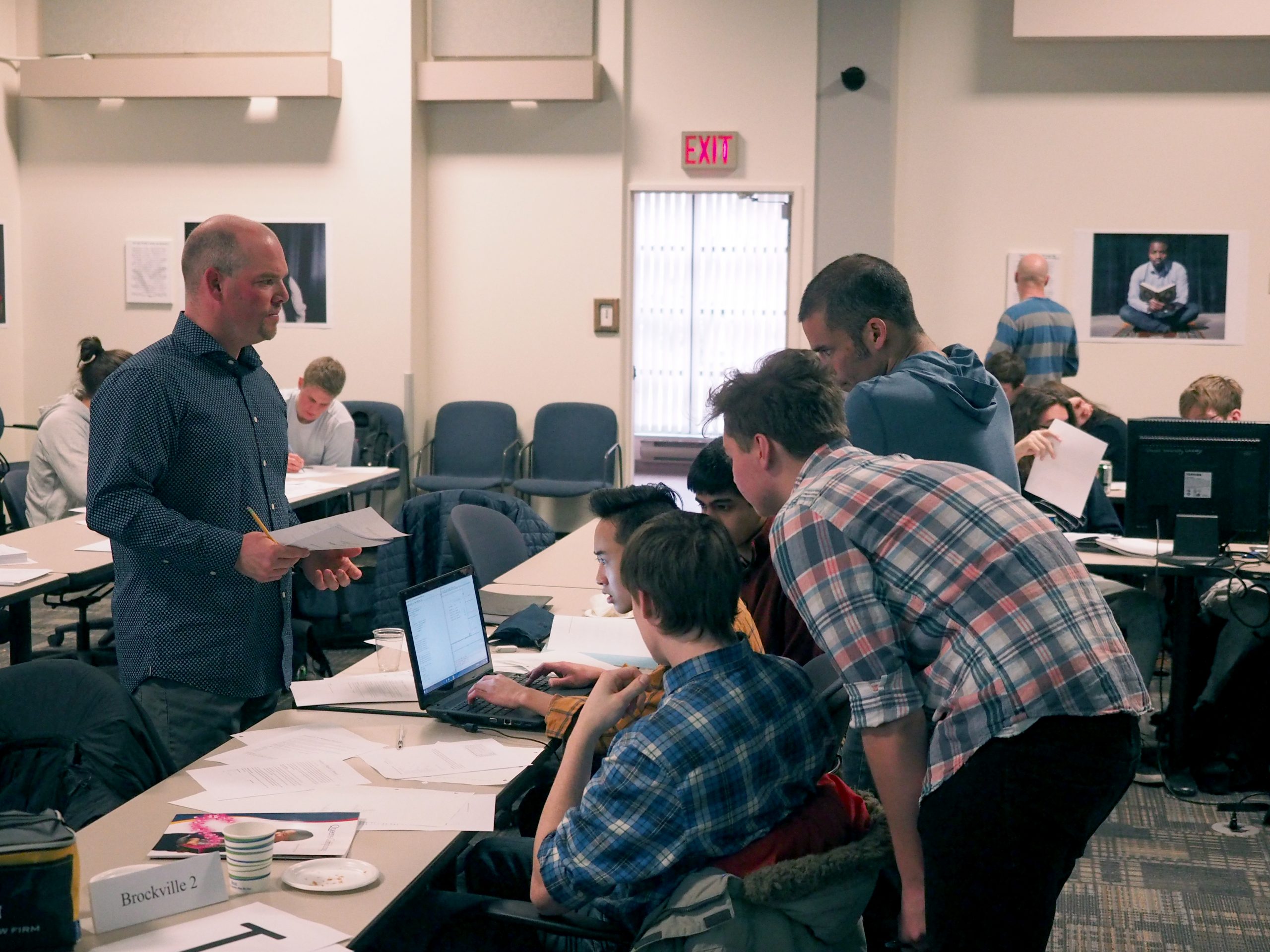 2017 Invitational High School Programming Contest > Queen's School of ...