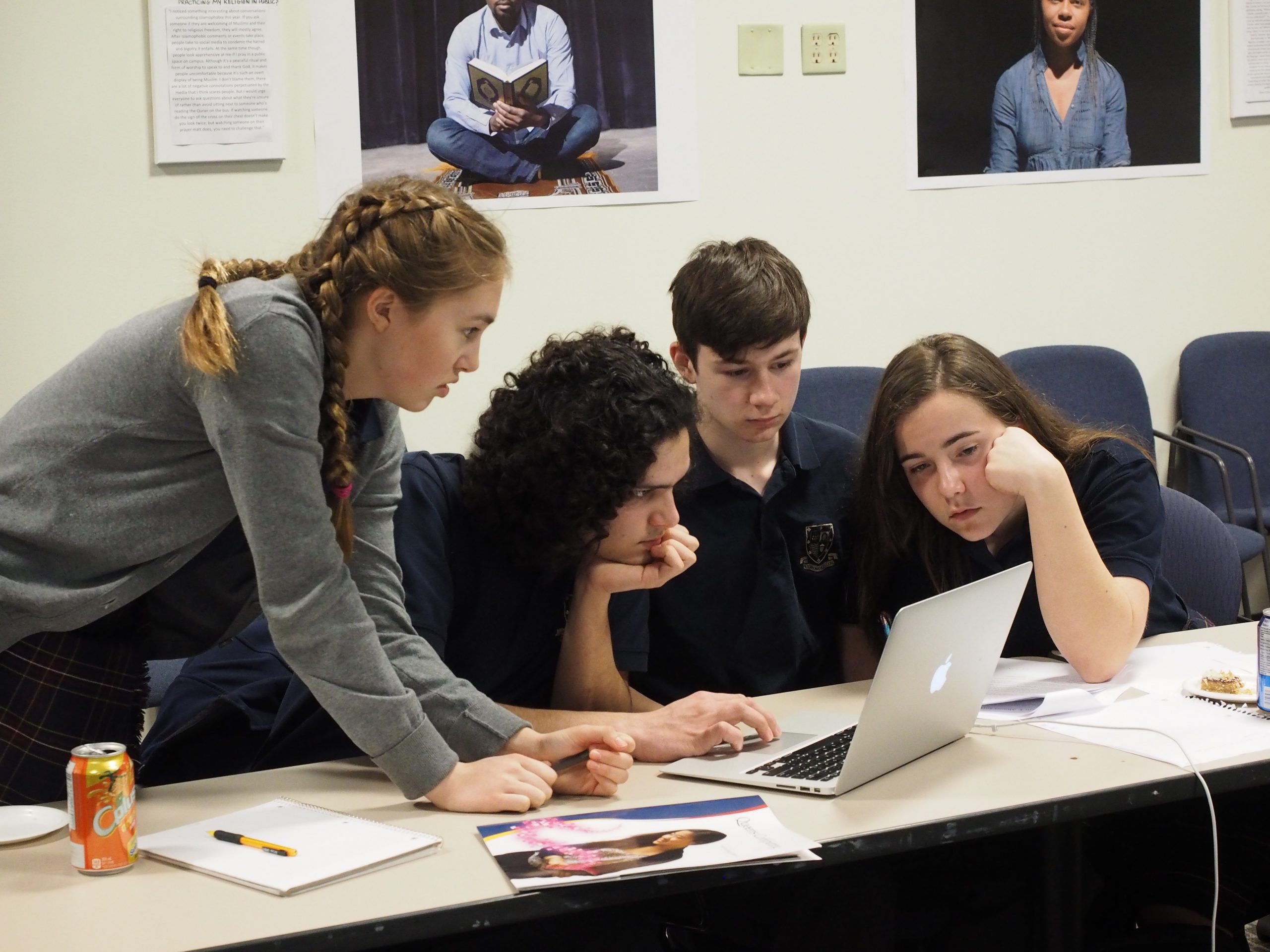 2017 Invitational High School Programming Contest > Queen's School of ...