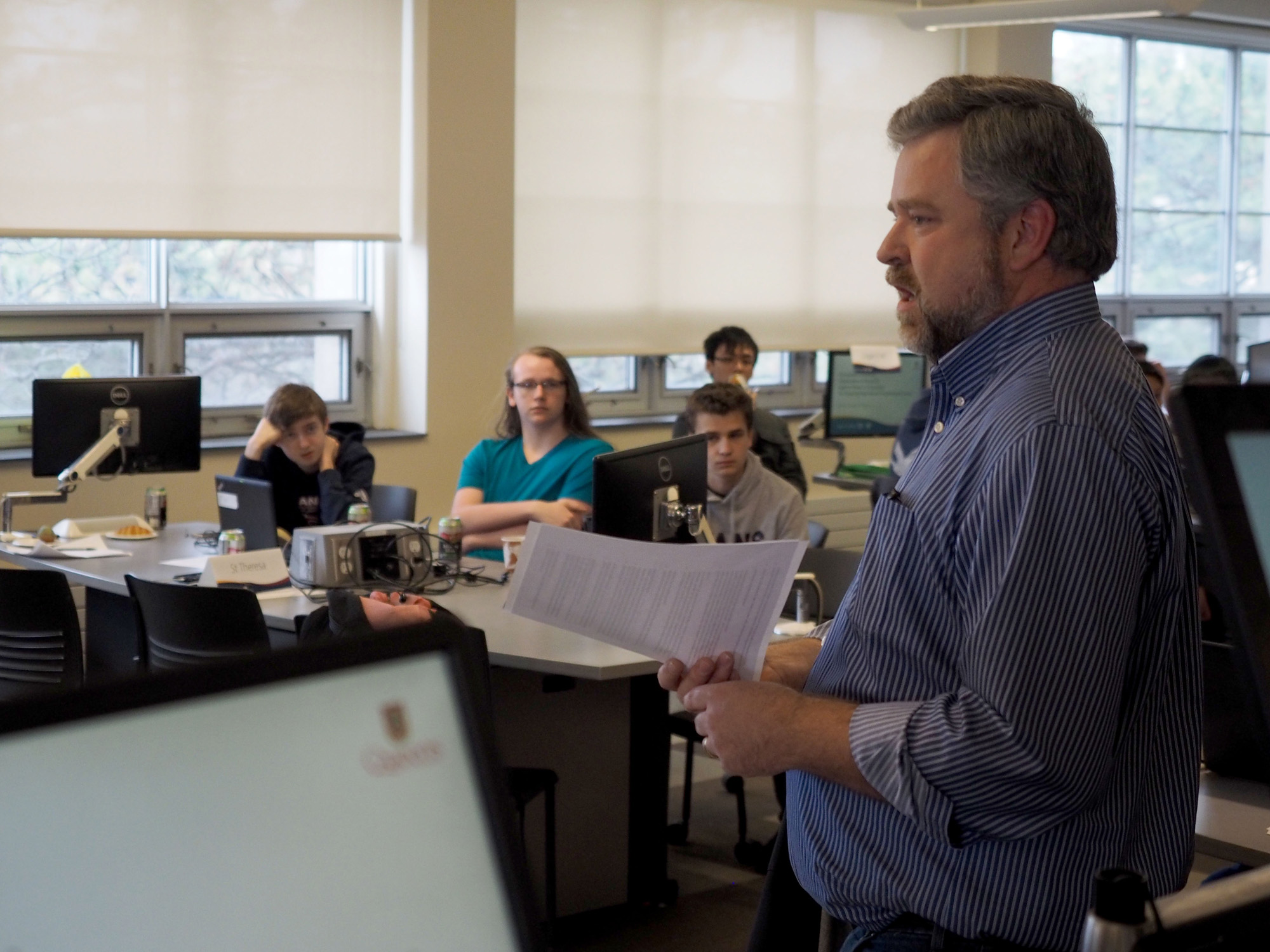 ECOO and QSC East Regional High School Programming Contest 2019 > Queen ...