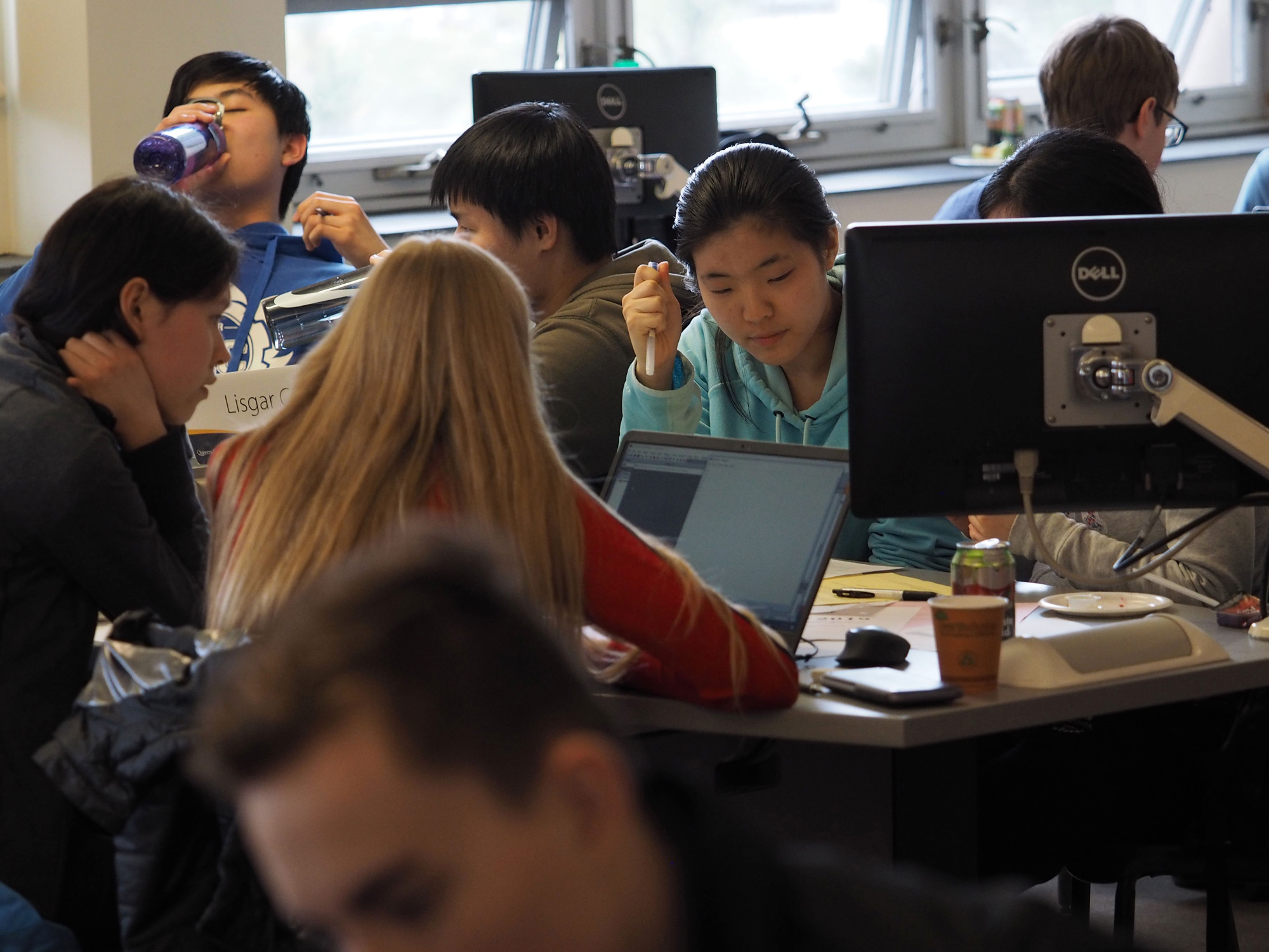 ECOO and QSC East Regional High School Programming Contest 2019 > Queen ...