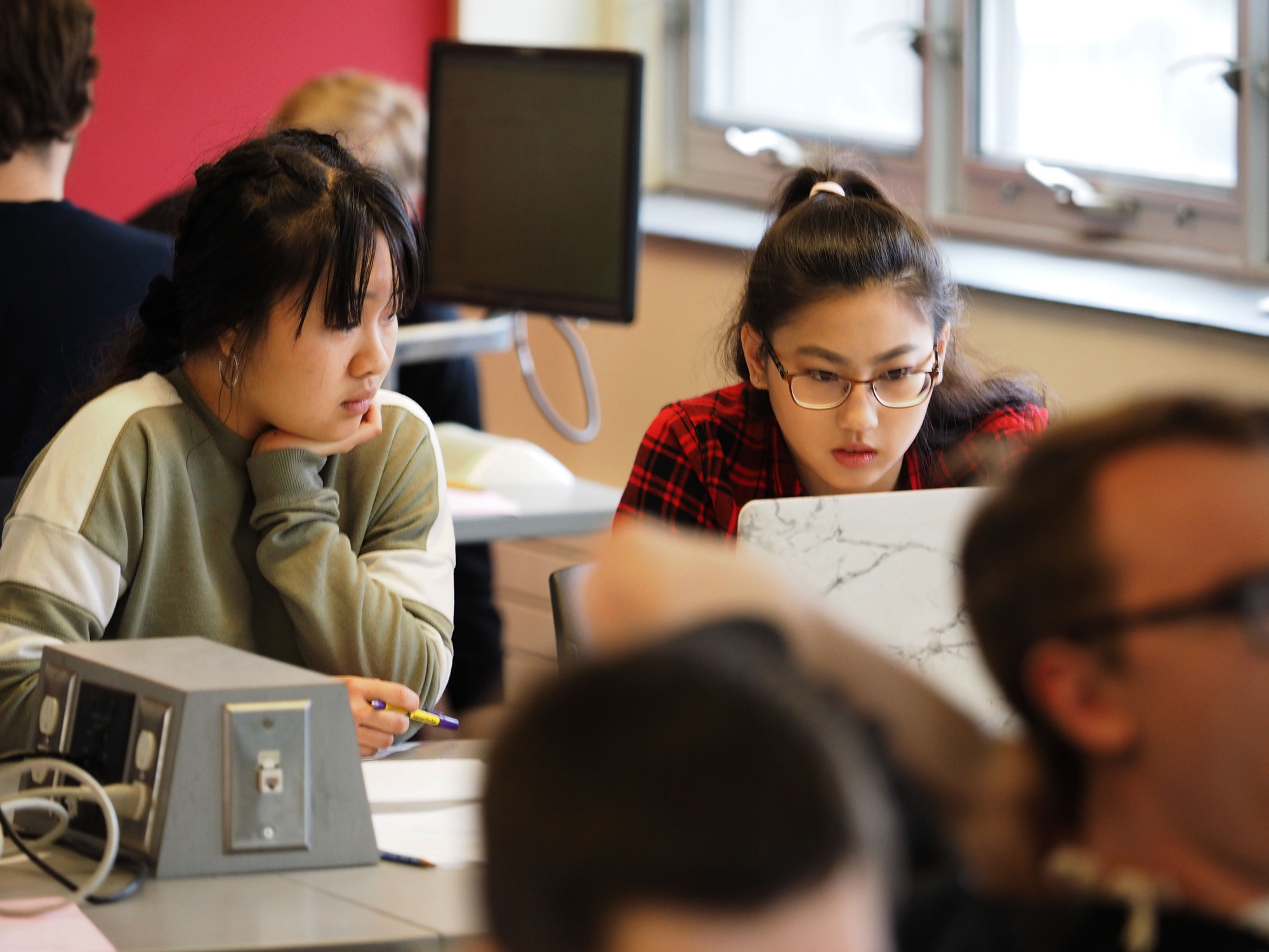 ECOO and QSC East Regional High School Programming Contest 2019 > Queen ...