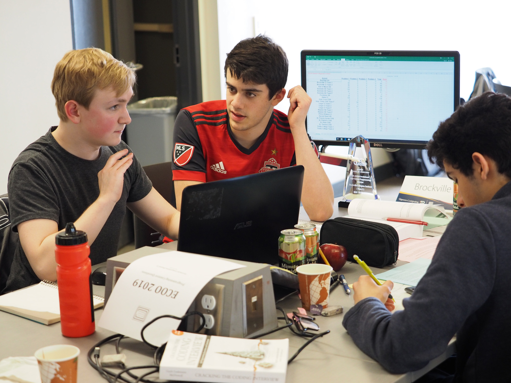 ECOO and QSC East Regional High School Programming Contest 2019 > Queen ...