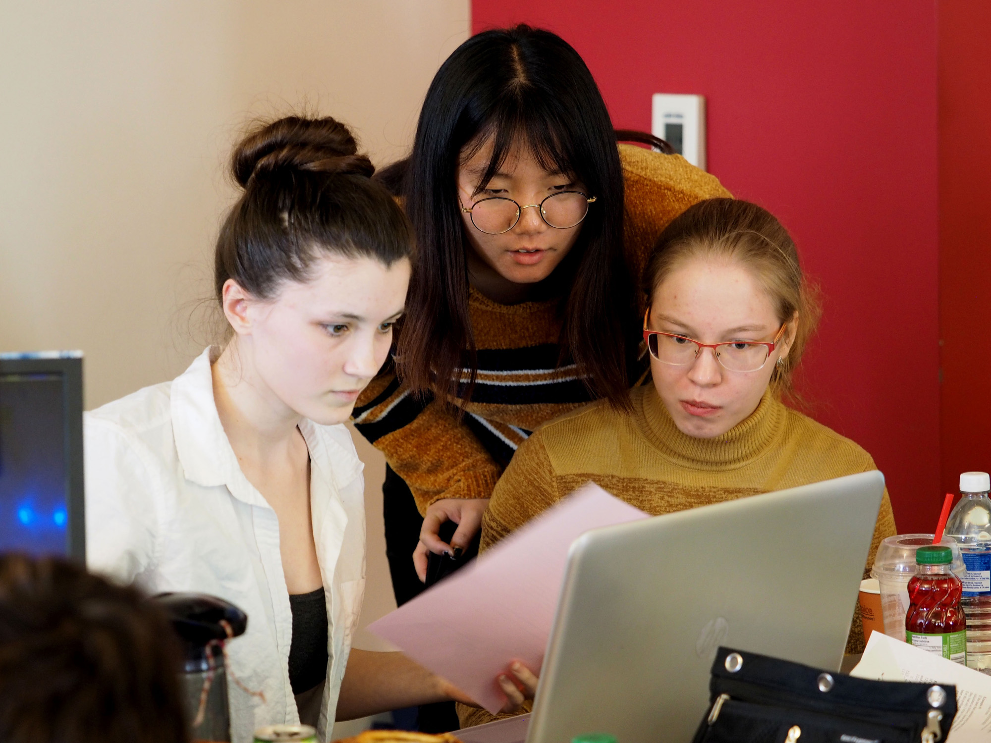 ECOO and QSC East Regional High School Programming Contest 2019 > Queen ...